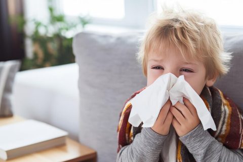 7 Tips Ampuh Mengatasi Anak Pilek di Rumah - MOM N JO Story